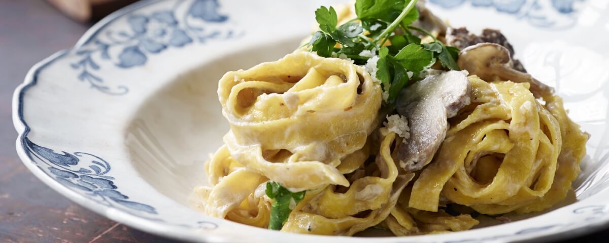 Hjemmelavet pasta med safran, svampe og mascarpone - Galbani